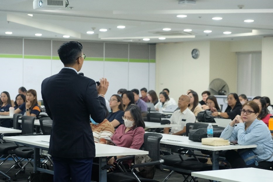 Aaron C. Escartin leads seminar on revenue recogni | SGV & Co. | EY ...